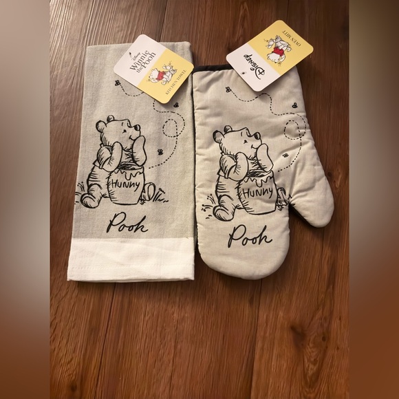 Disney | Kitchen | Disney Winnie The Pooh Kitchen Towel And Oven Mitt ...